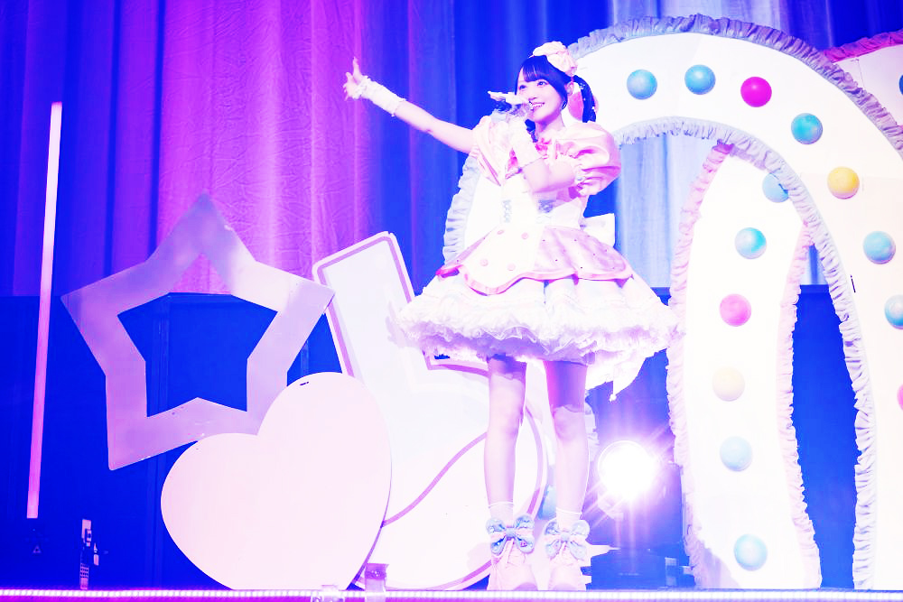 ミニアルバム「Labo-Ratory」収録曲を披露。小倉唯ライブツアー2025「Love♡Ratory」神奈川公演レポート | moca